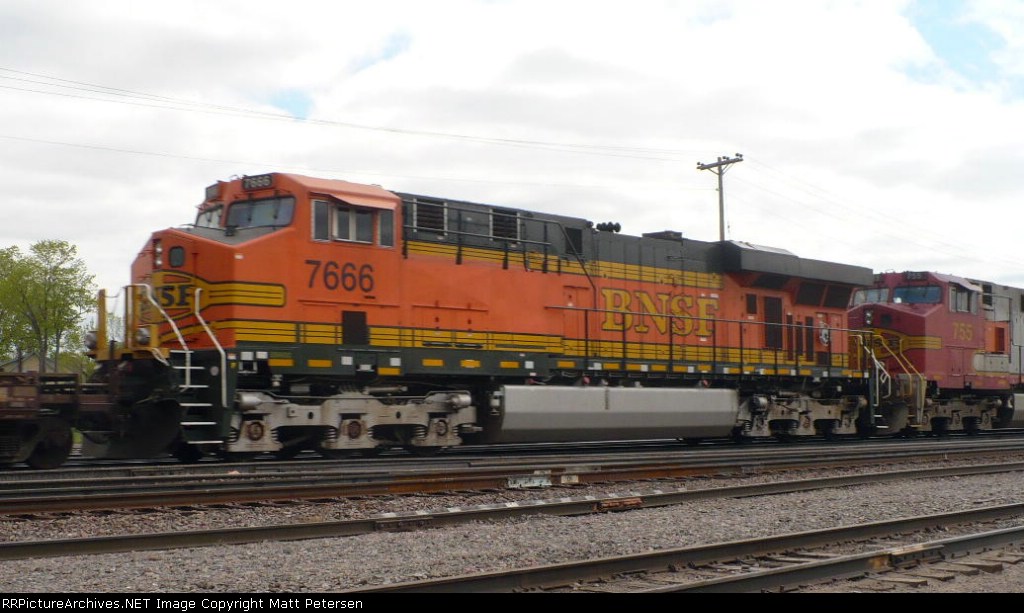 BNSF 7666